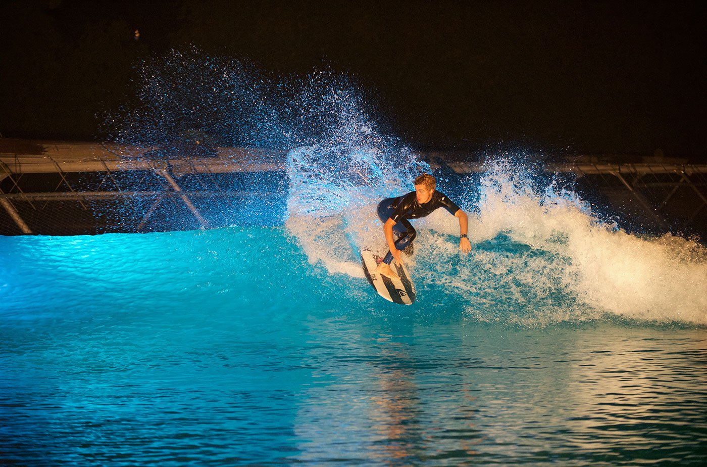 Wavegarden Night surfing experiment - Wavegarden