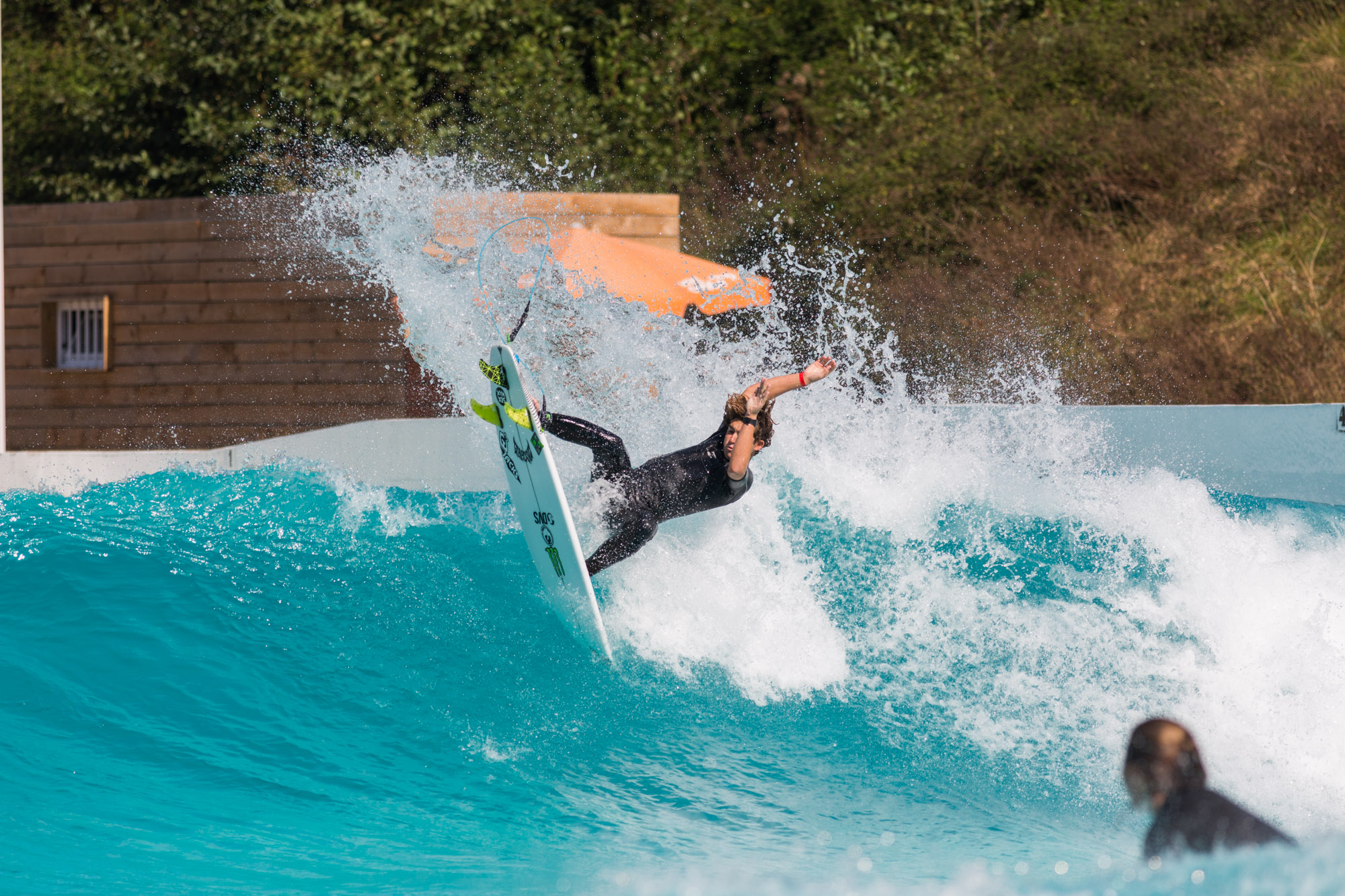 Wavegarden Mayhem Surf Team shred the Wavegarden Cove - Wavegarden