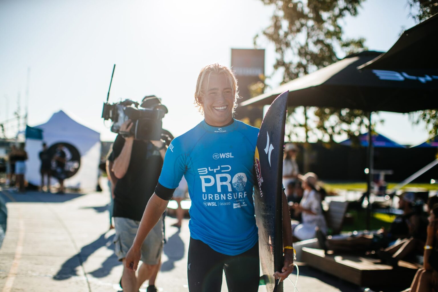 Wavegarden Young surf stars Jarvis Earle and Sierra Kerr's triumph at ...