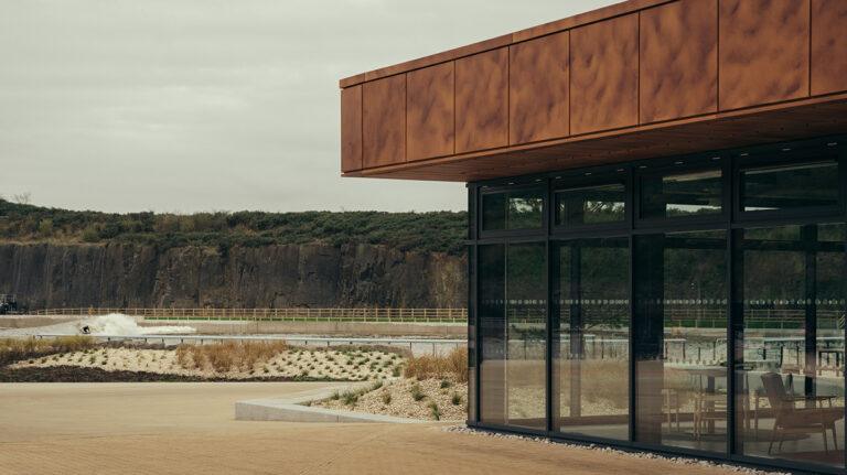 Wavegarden LOST SHORE SURF RESORT - Wavegarden